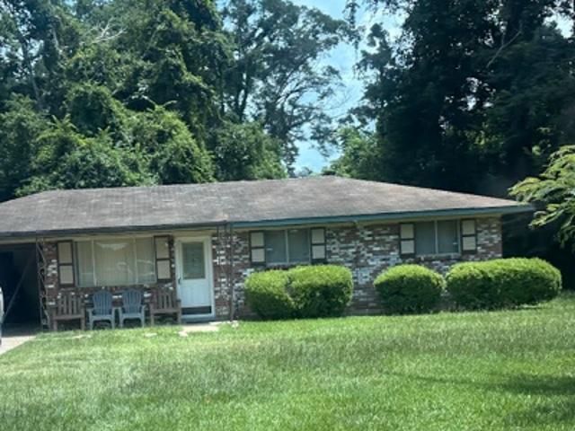Country Club Dr