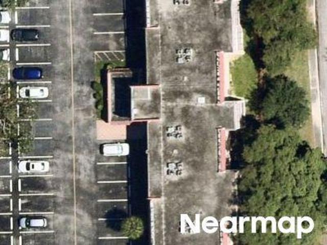 Country Club Dr Apt 106
