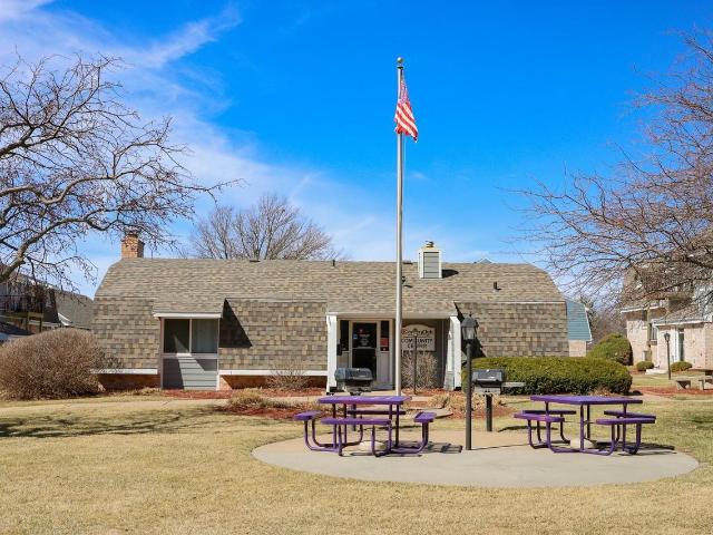 Country Club Lincoln 2 Bedroom Apartment for Rent at 2800 Woods Blvd, Lincoln, NE 68502 Country Club