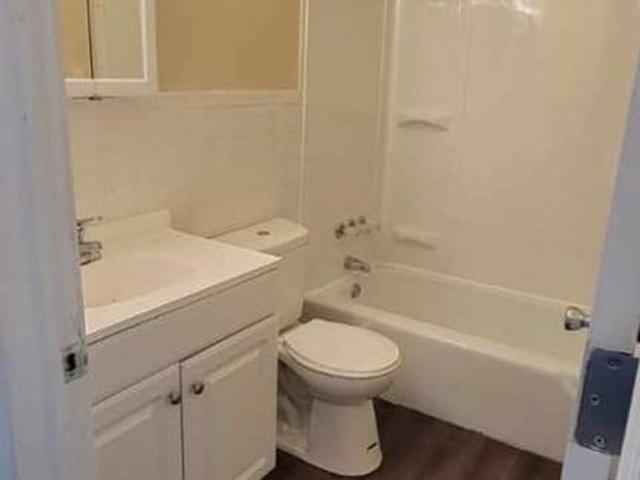 Country Club Park Apartments 2 Bedroom Apartment for Rent at 320 S Drake Rd, Kalamazoo, MI 49009