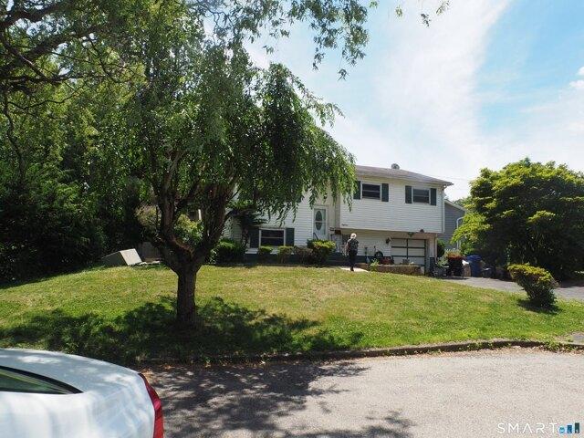 Country Club Rd, Norwalk, Home For Sale