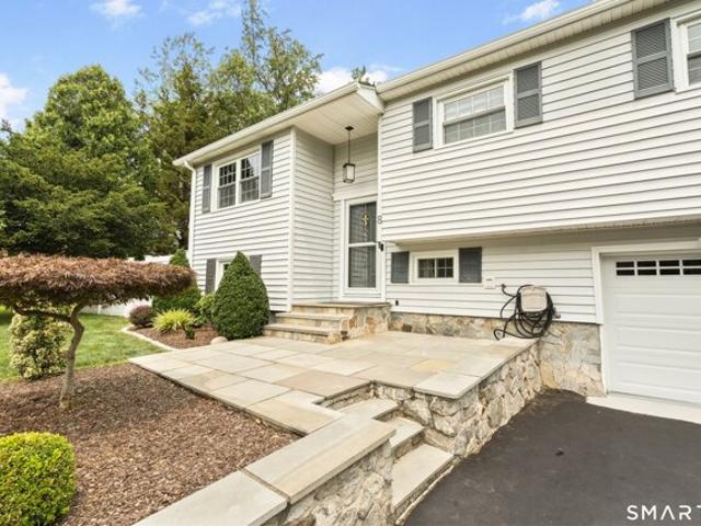Country Club Rd, Norwalk, Home For Sale