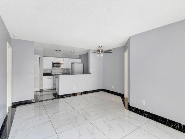 Country Creek Apartments 1 Bedroom Apartment for Rent at 7111 N 75th Ave, Glendale, AZ 85303