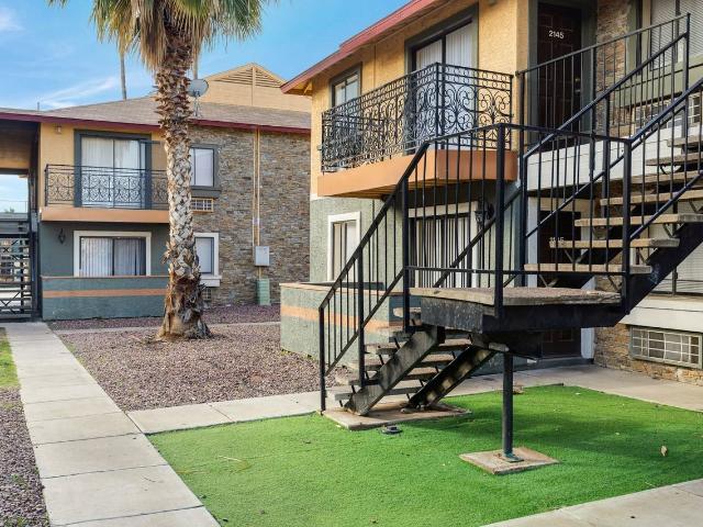 Country Creek Apartments 2 Bedroom Apartment for Rent at 7111 N 75th Ave, Glendale, AZ 85303