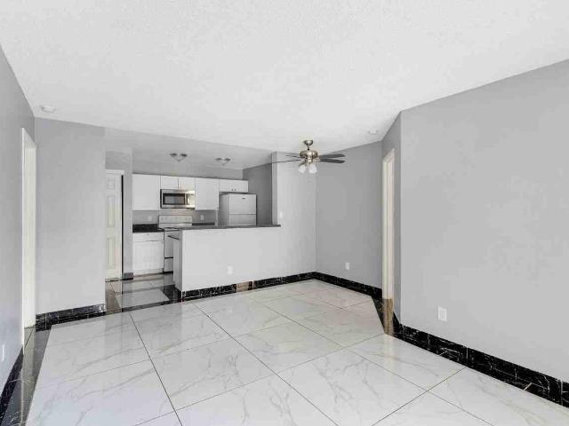 Country Creek Apartments 2 Bedroom Apartment for Rent at 7111 N 75th Ave, Glendale, AZ 85303