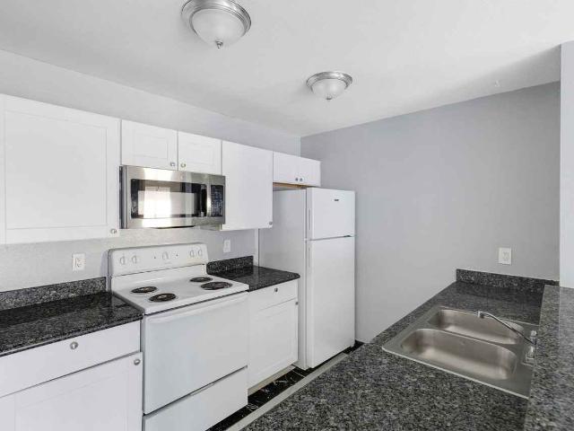 Country Creek Apartments 2 Bedroom Apartment for Rent at 7111 N 75th Ave, Glendale, AZ 85303