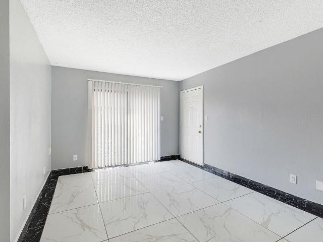 Country Creek Apartments 2 Bedroom Apartment for Rent at 7111 N 75th Ave, Glendale, AZ 85303