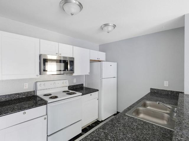 Country Creek Apartments 2 Bedroom Apartment for Rent at 7111 N 75th Ave, Glendale, AZ 85303