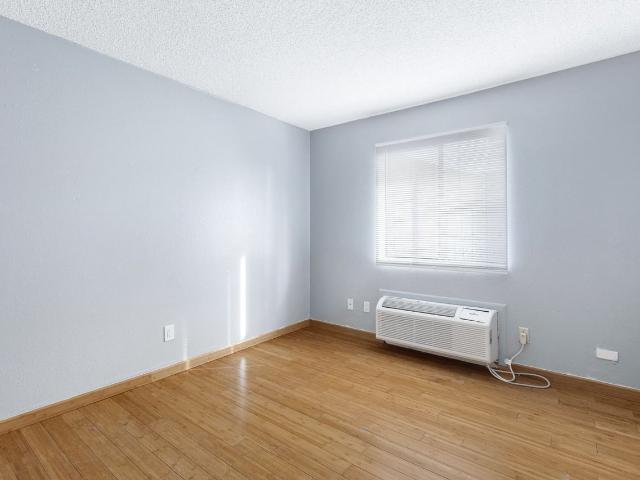 Country Creek Apartments Studio Apartment for Rent at 7111 N 75th Ave, Glendale, AZ 85303
