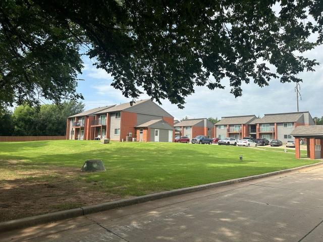 Country Grove Apartments 2 Bedroom Apartment for Rent at 4204 N Harrison St, Shawnee, OK 74804