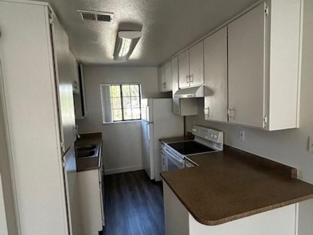 Country Hollow Apartments 2 Bedroom Apartment for Rent at 5858 Morgan Pl, Stockton, CA 95219 Lincoln Village West