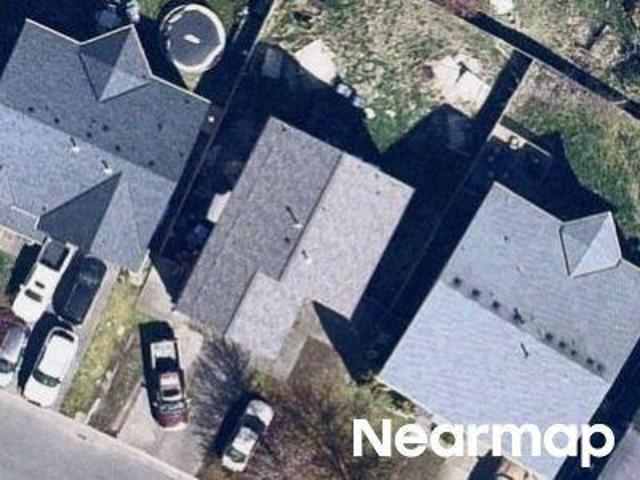 Country Hollow Dr E