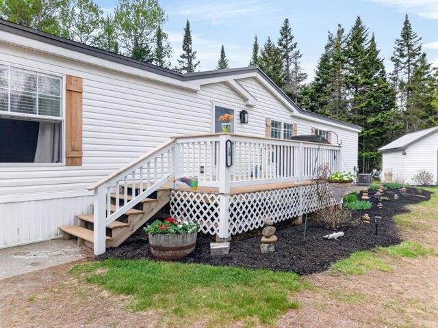 Country Lane, Kingfield, Property For Sale