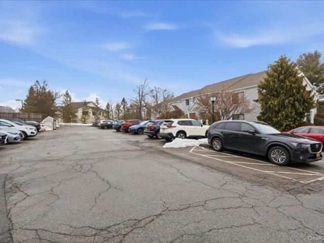 Country Pl, Mohegan Lake, Condo For Sale