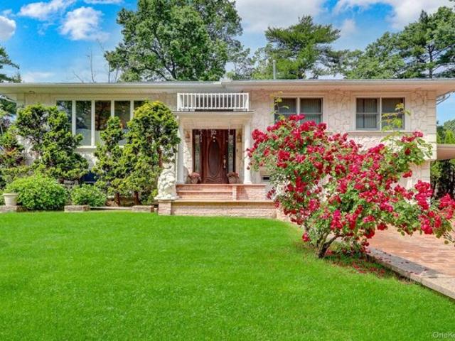 Country Village Ln, Manhasset Hills, Home For Sale