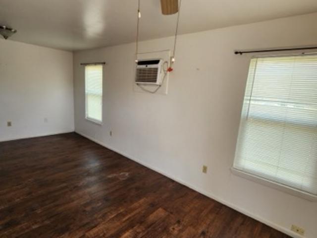 Countryside Apartments 1 Bedroom Apartment for Rent at 550 Hospital Blvd, Floresville, TX 78114