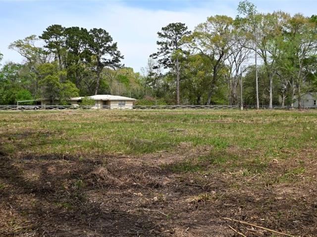 County 2360 Rd Lot 2, Hardin, TX 77575