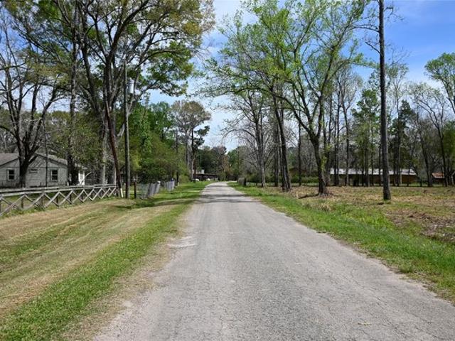 County 2360 Rd Lot 6, Hardin, TX 77575