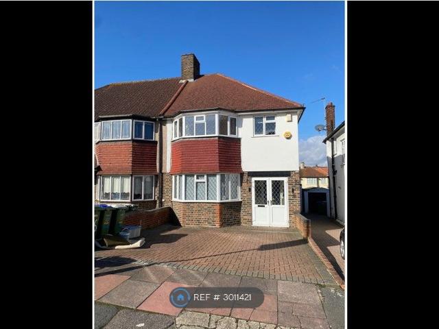 County Gate, London SE9, 4 bed semi detached house to rent, £2,600 pcm | PrimeLocation