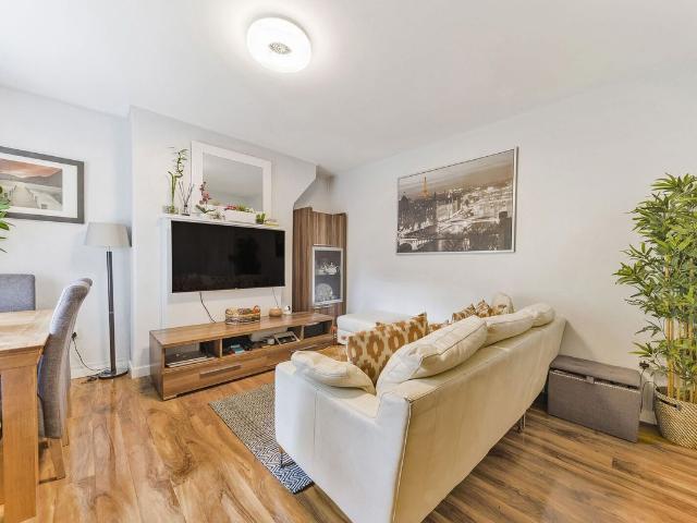 County Street, Elephant And Castle, London SE1, 3 bed flat to rent, £3,200 pcm | PrimeLocation