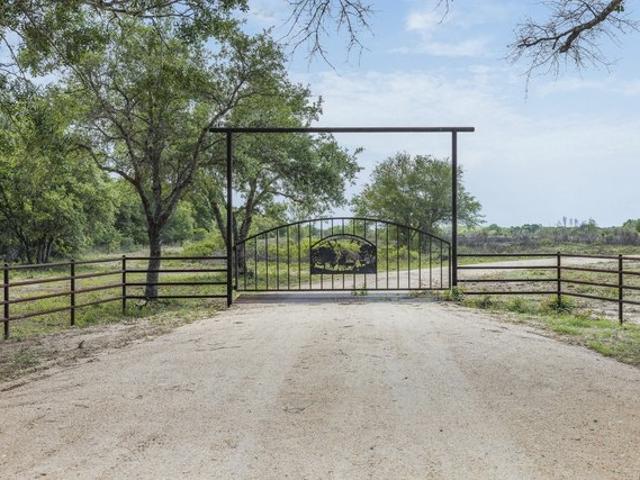County Road 19, Hallettsville, TX 77964