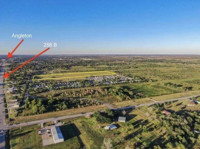 County Road 220, Angleton, TX 77515