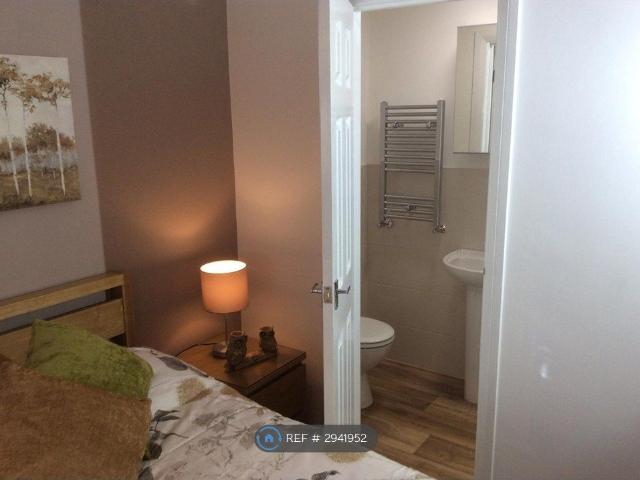 County Road, Swindon SN1, Room to rent, £795 pcm | PrimeLocation