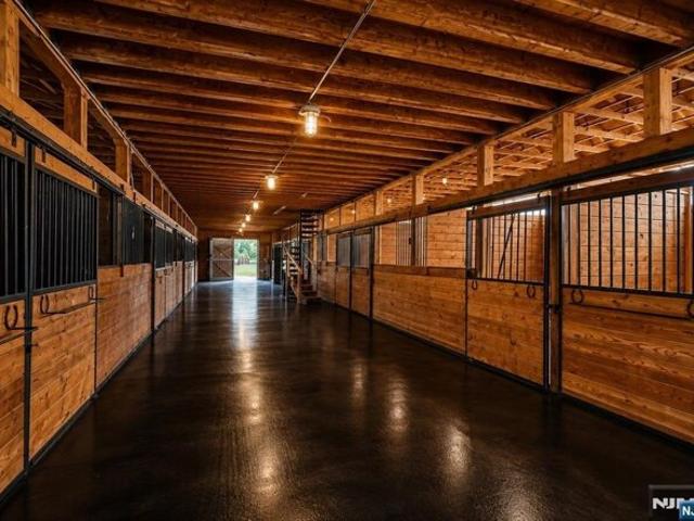 County Rt,vernon, Home For Sale