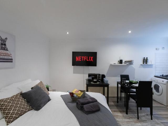 Couples Studio to Rent – South Harrow HA2
