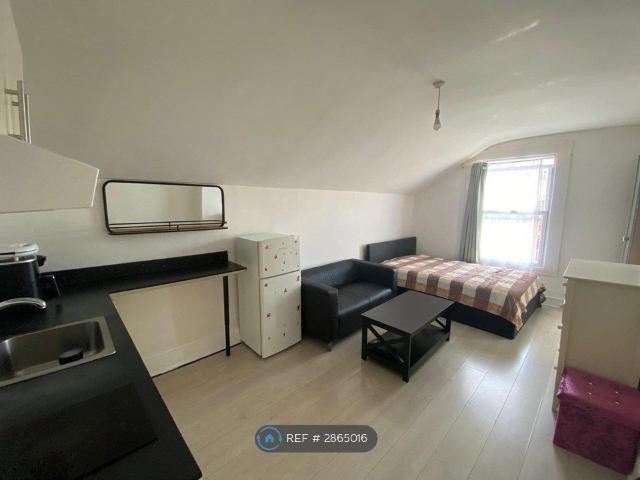 Courcy Road, London N8, Studio to rent, £1,350 pcm | PrimeLocation