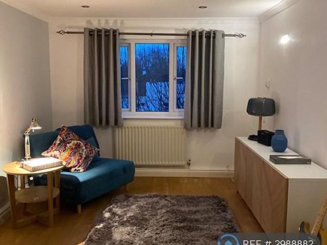 Courland Grove, London, SW8 2 bed flat to rent £2,400 pcm £554 pw