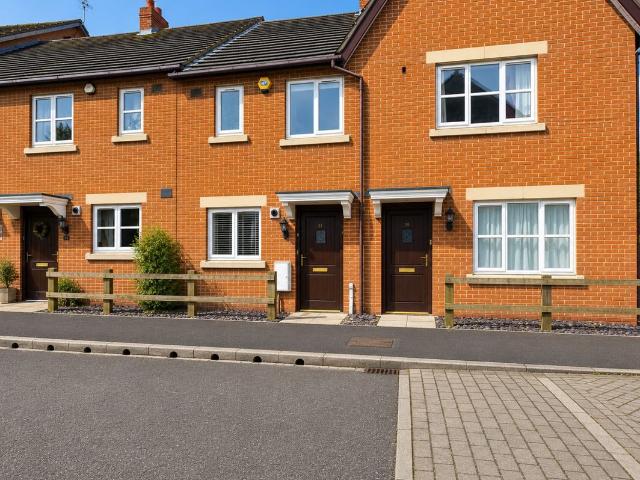 Court View, Stonehouse, Gloucestershire GL10, 2 bed terraced house to rent, £1,100 pcm | PrimeLocation