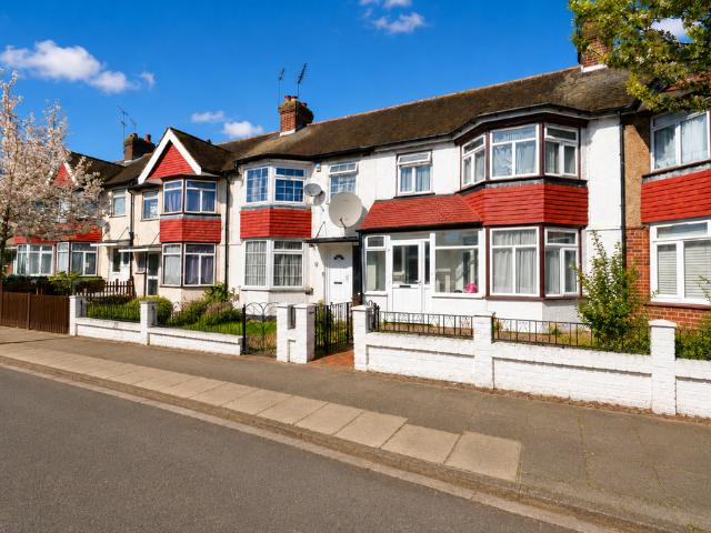 Court Way, Acton W3 0PZ 4 bed terraced house to rent £3,050 pcm £704 pw