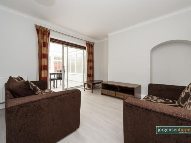 Court Way, Acton, W3 4 bed house to rent £3,050 pcm £704 pw