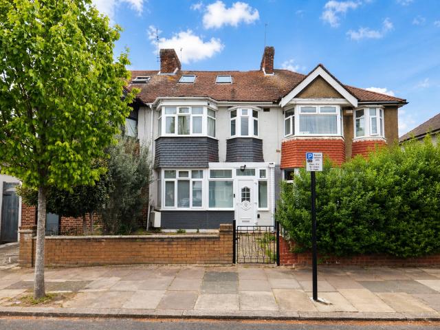 Court Way, London W3 4 bed terraced house to rent £3,200 pcm £738 pw