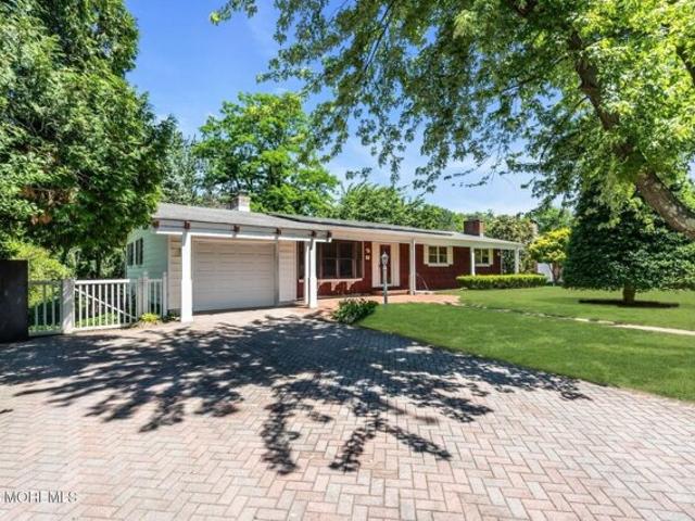 Court Dr, Shrewsbury, Home For Sale