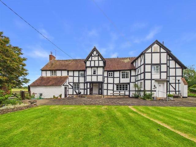 Court Farm, Himbleton, Droitwich 4 bed character property to rent £2,250 pcm £519 pw
