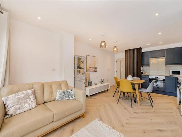 Court Farm Road, Eltham SE9 1 bed flat to rent £1,600 pcm £369 pw
