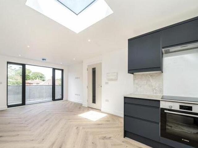 Court Farm Road, London, 1 Bedroom Apartment
