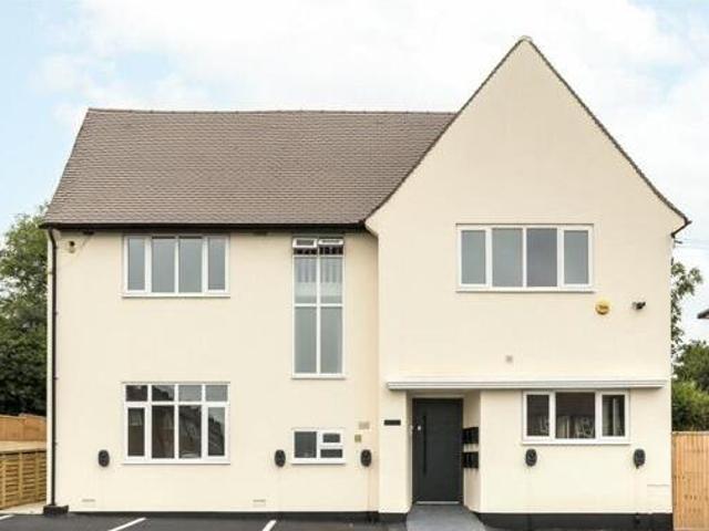 Court Farm Road, London, 2 Bedroom Apartment