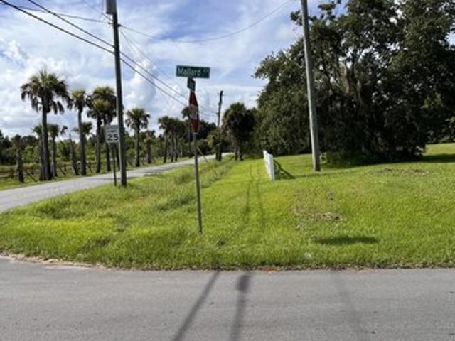 Court, Fort Pierce, FL 34945