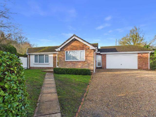 Court House Close, Creaton, Northamptonshire NN6, 4 bed detached bungalow to rent, £2,000 pcm | PrimeLocation