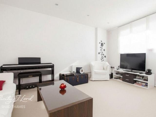 Axis Court, London 2 bed flat to rent £3,000 pcm £692 pw