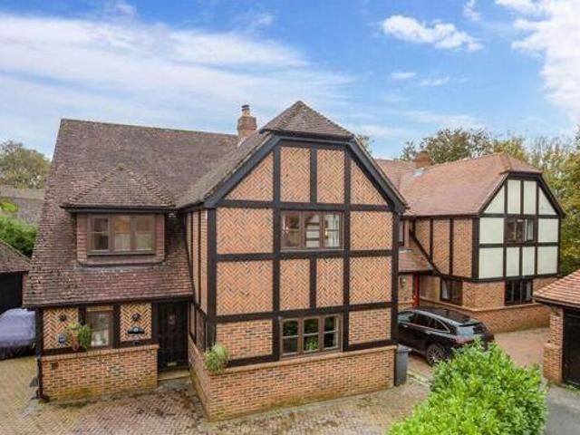 Court Meadow Close, Rotherfield, 4 Bedroom Detached
