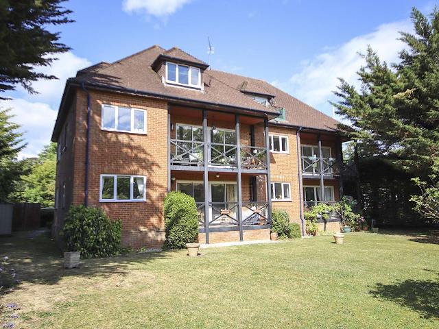 Court Road, Maidenhead, Berkshire SL6, 2 bed flat to rent, £1,500 pcm | PrimeLocation