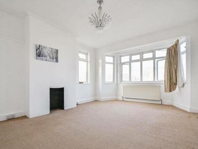 Court Road, Eltham, 2 Bedroom Flat
