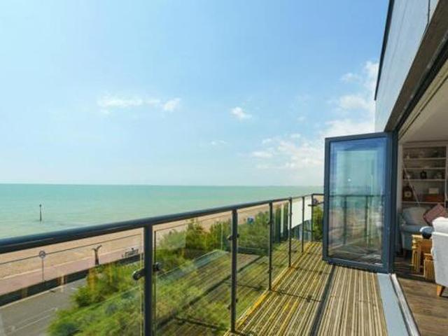 Court Road, Hythe, 2 Bedroom Apartment
