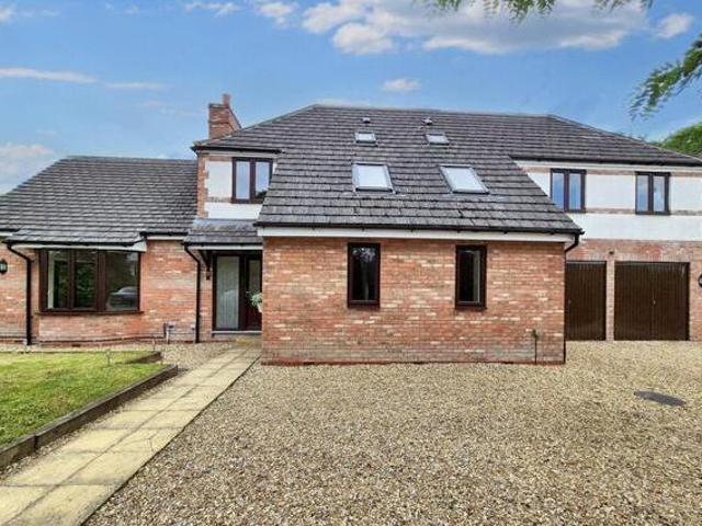 Court Road, Strensham, 3 Bedroom Detached