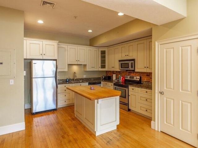 Court St Apt,plymouth, Condo For Sale