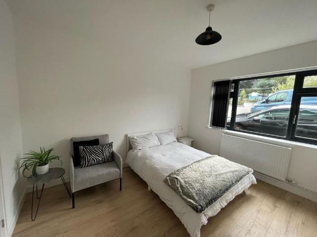 Courtney Road, Kingswood